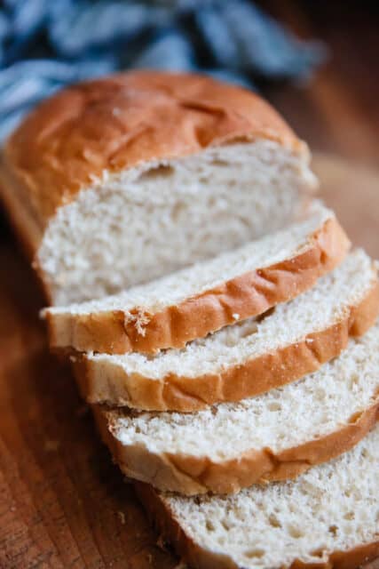 Easy Sandwich Bread Recipe - The Vanilla Tulip
